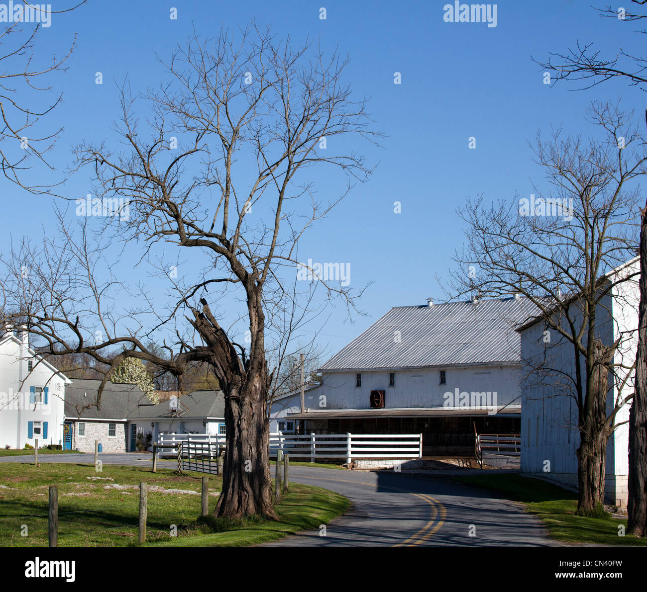 Farm drive hi-res stock photography and images - Alamy