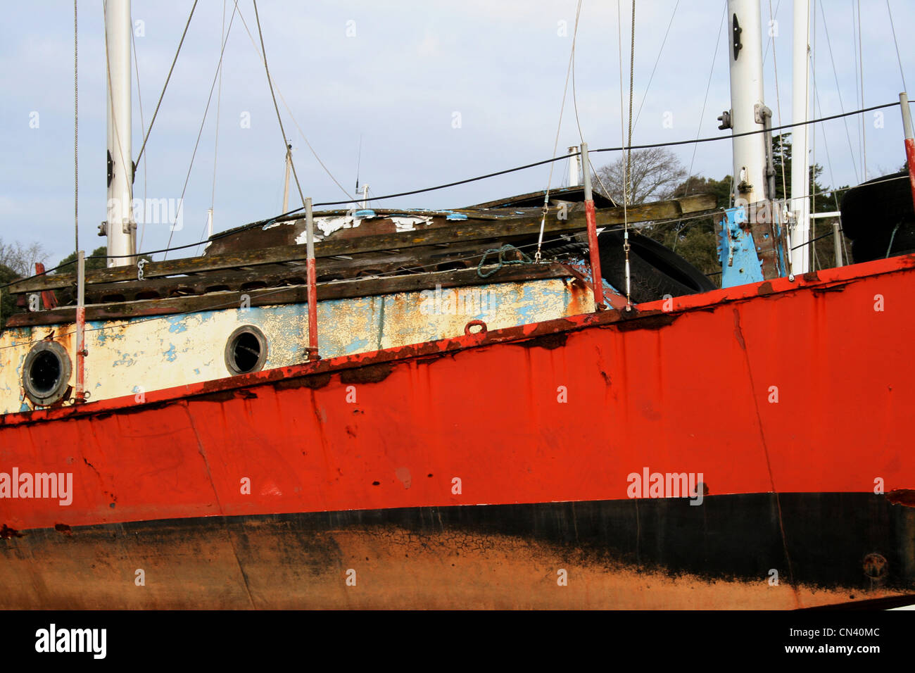 Run down boat hi-res stock photography and images - Alamy