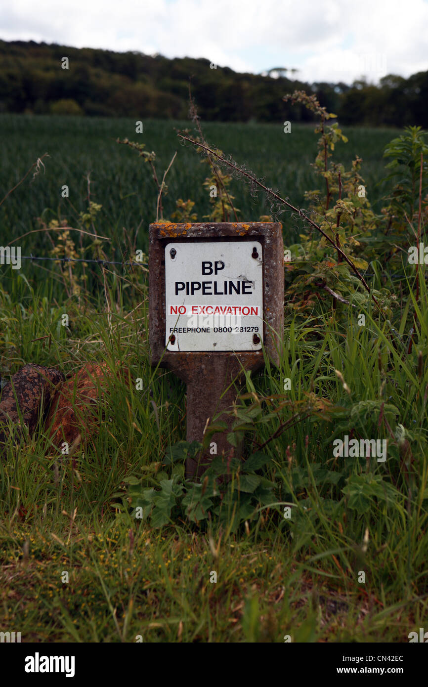 Pipeline marker hi-res stock photography and images - Alamy