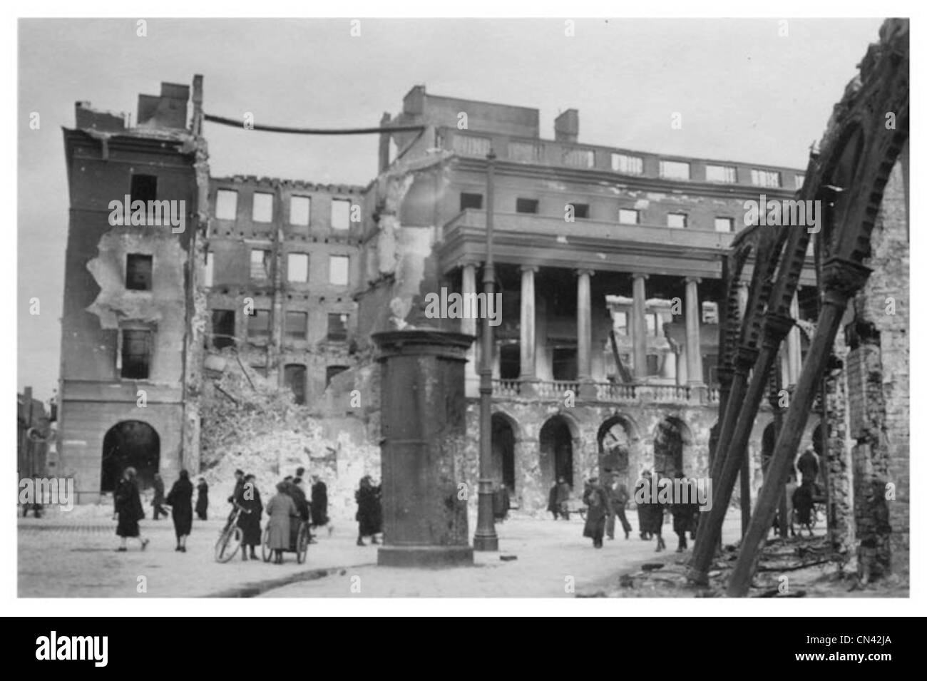 Warsaw and 1945 hi-res stock photography and images - Alamy