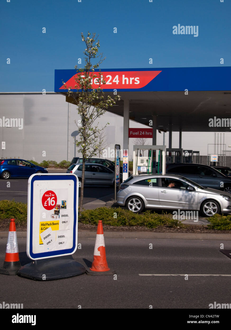 Shortage of fuel tanker drivers hi-res stock photography and images - Alamy