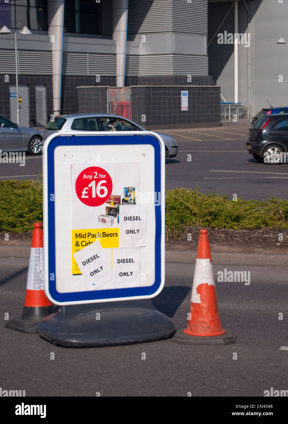 Shortage of fuel tanker drivers hi-res stock photography and images - Alamy