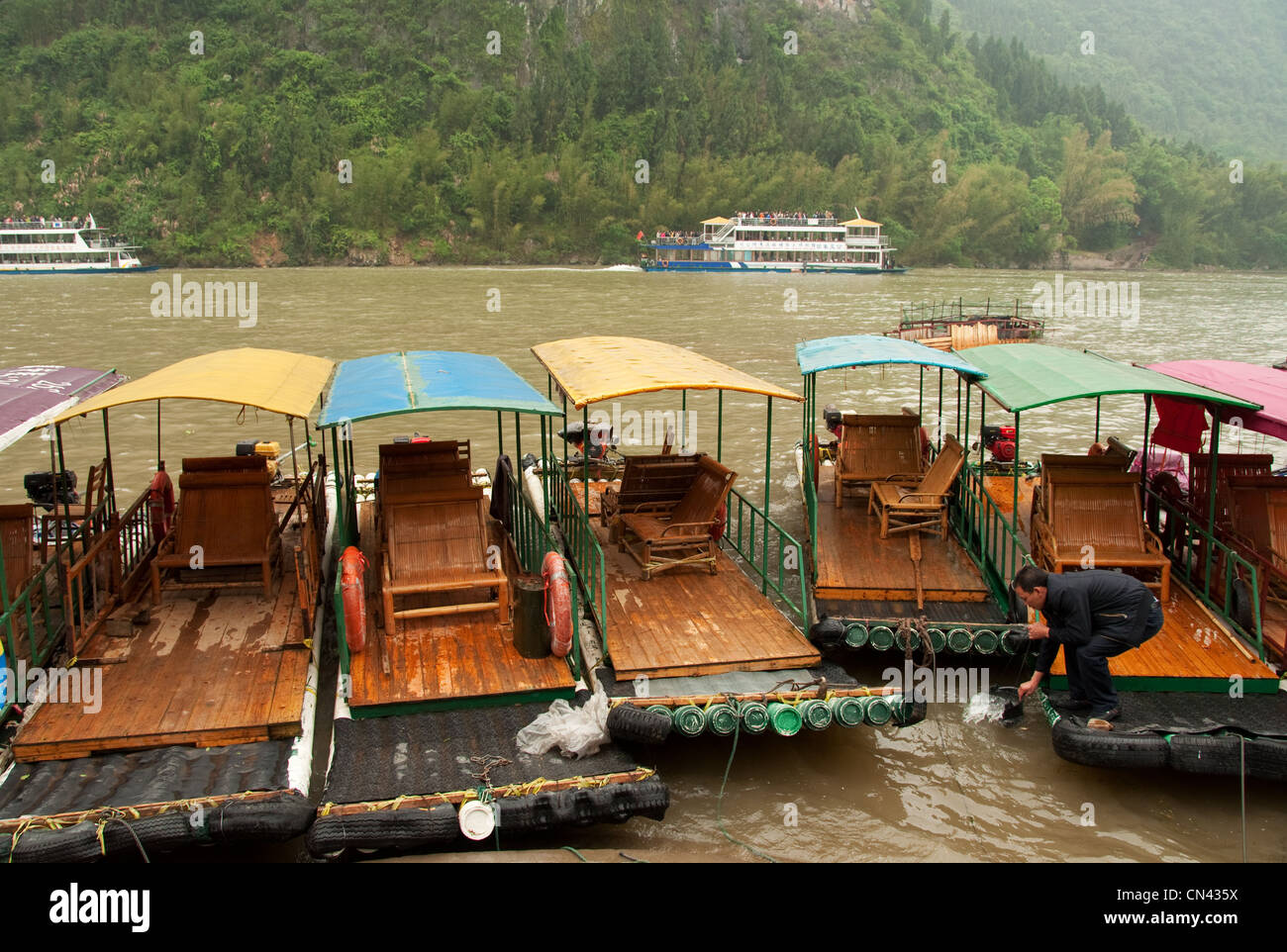 Bamboo rafts on Li River Stock Photo - Alamy