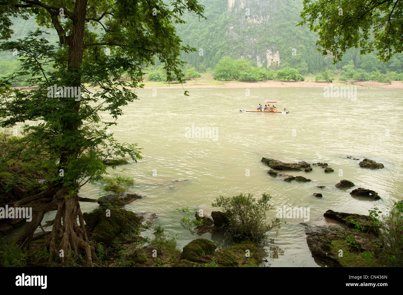 Bamboo raft on Li River Stock Photo - Alamy