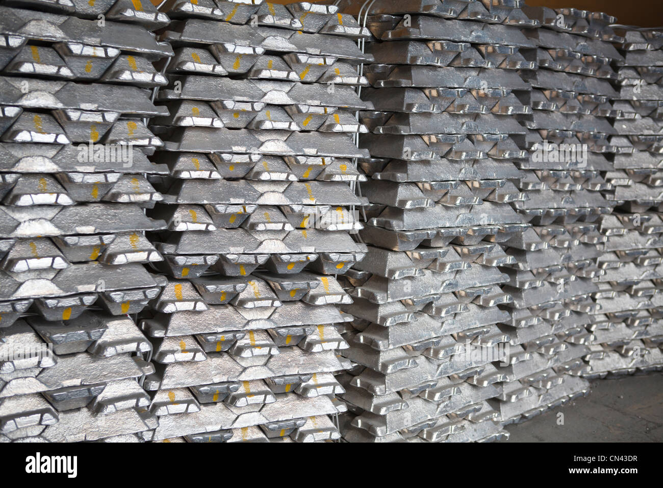 Aluminum bricks on non-ferrous metallurgical plant. Russian metallurgy ...