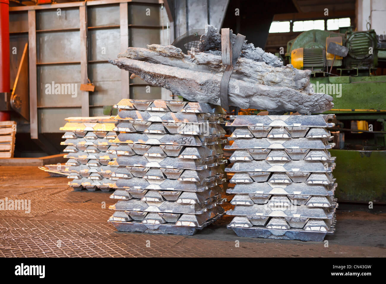 Aluminum bricks on non-ferrous metallurgical plant. Russian metallurgy ...