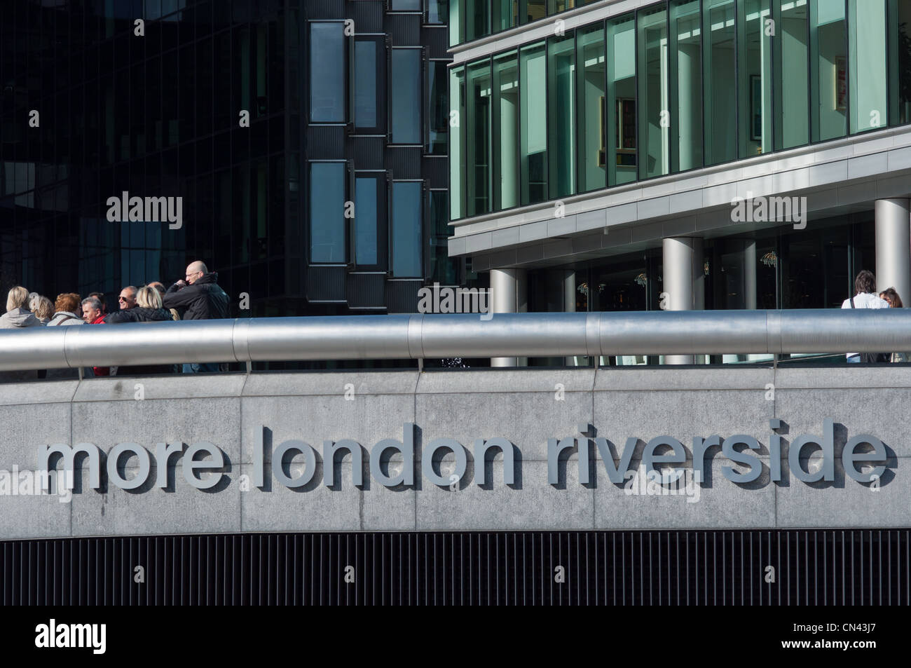Glass buildings on riverside hi-res stock photography and images - Alamy