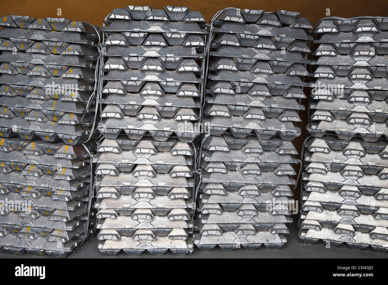 Aluminum bricks on non-ferrous metallurgical plant. Russian metallurgy ...