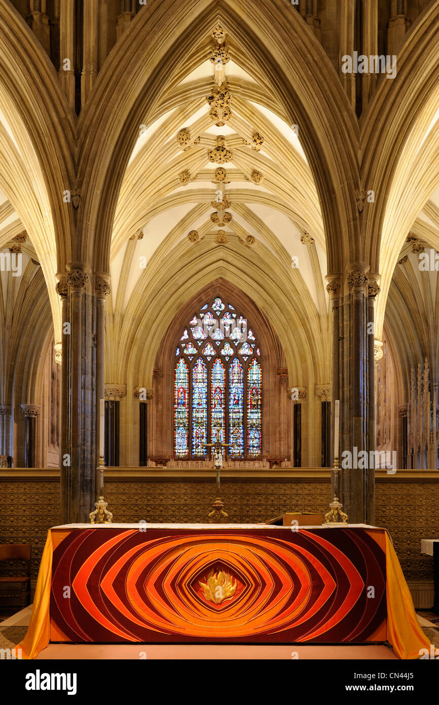 Altar wells cathedral hi-res stock photography and images - Alamy