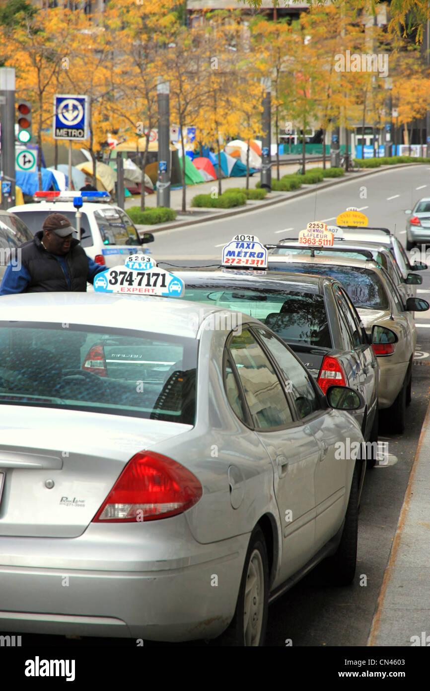 Line up of taxis hi-res stock photography and images - Alamy