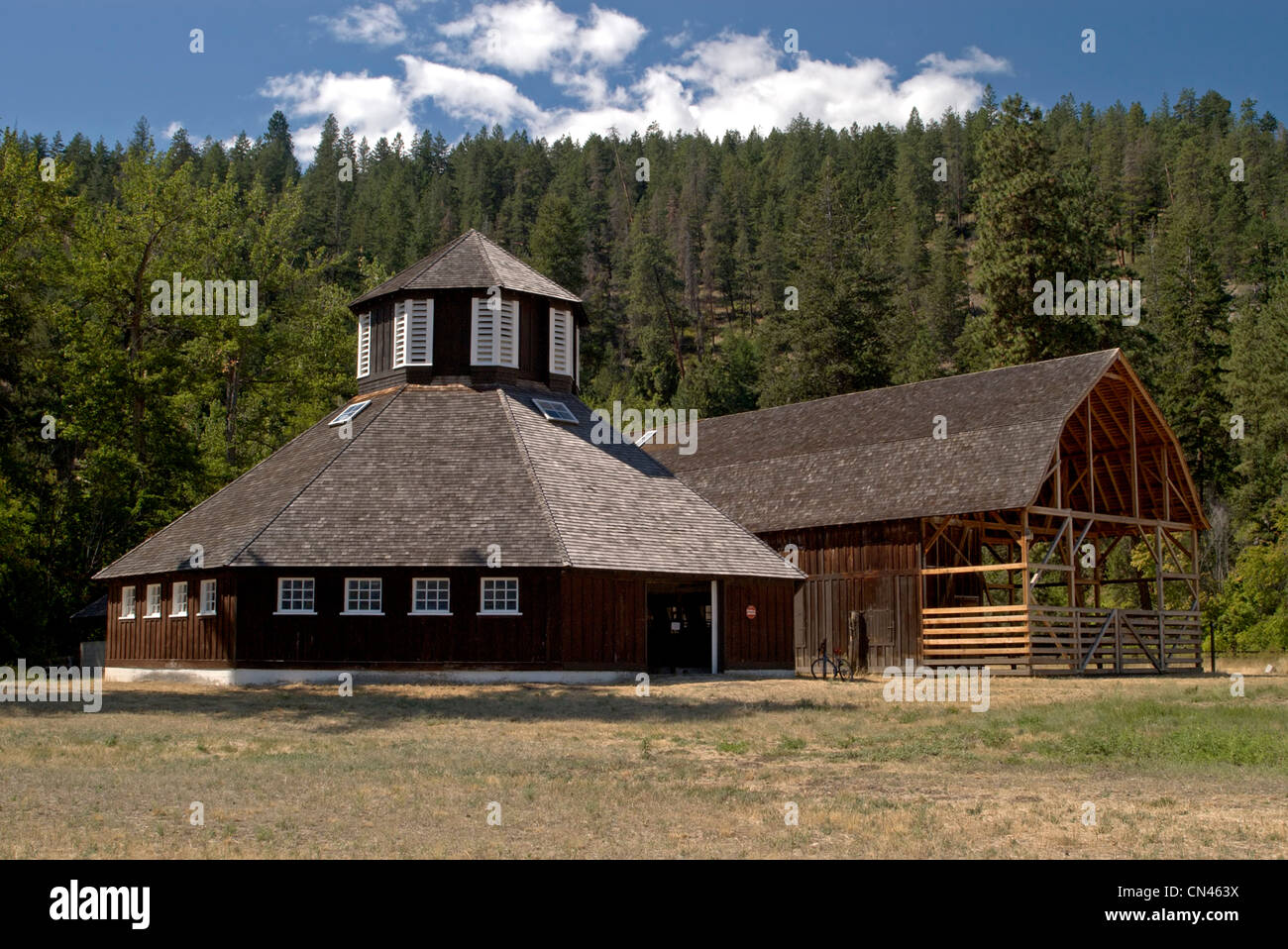 Octagonal barn hi-res stock photography and images - Alamy
