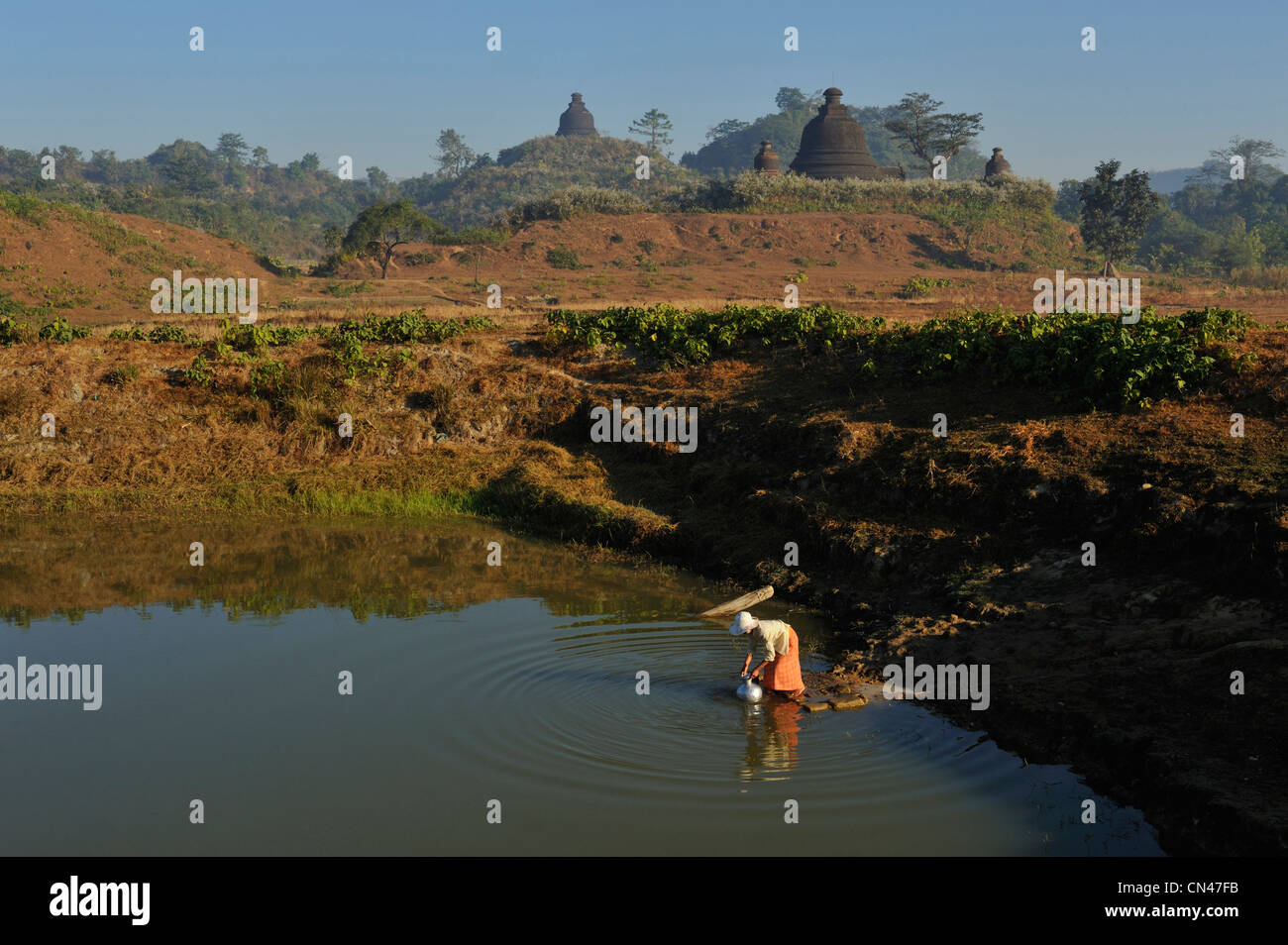 Myanmar drinking water hi-res stock photography and images - Alamy