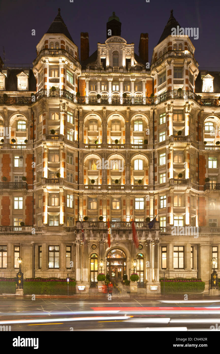 London england uk knightsbridge hi-res stock photography and images - Alamy