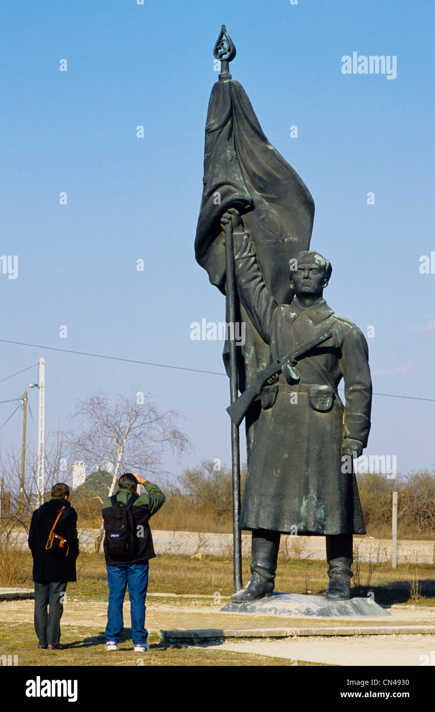 Communist statue in park in Budapest, Hungary Stock Photo - Alamy