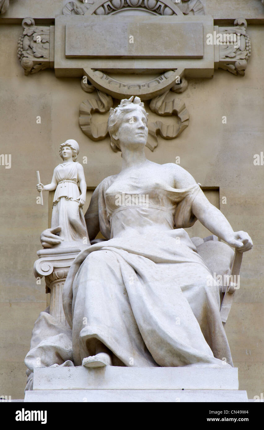 PARIS, FRANCE - JUNE 16, 2011: The statue The Greek Art from facade of ...