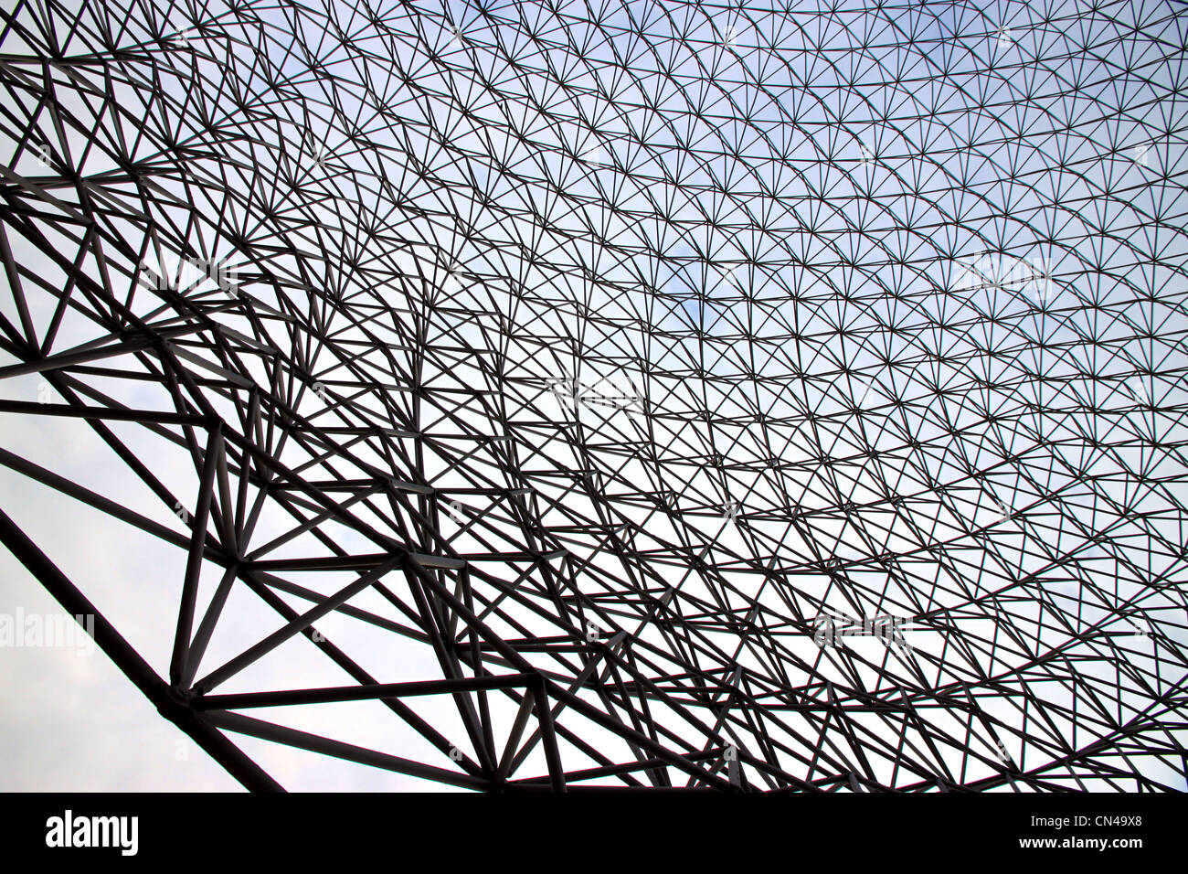 Modern metal structure hi-res stock photography and images - Alamy