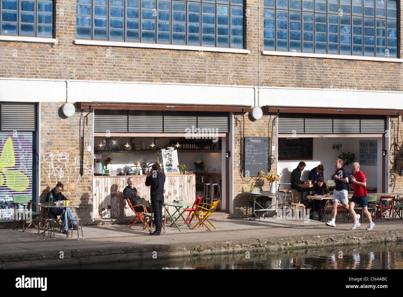 Towpath cafe london regents canal hi-res stock photography and images ...
