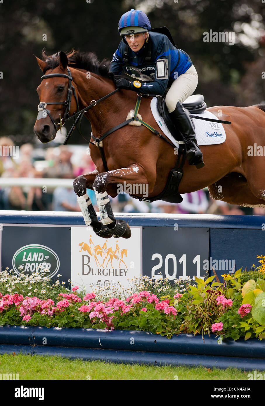 Zara Phillips and HIgh Kingdom - Cross country day at the Land Rover ...
