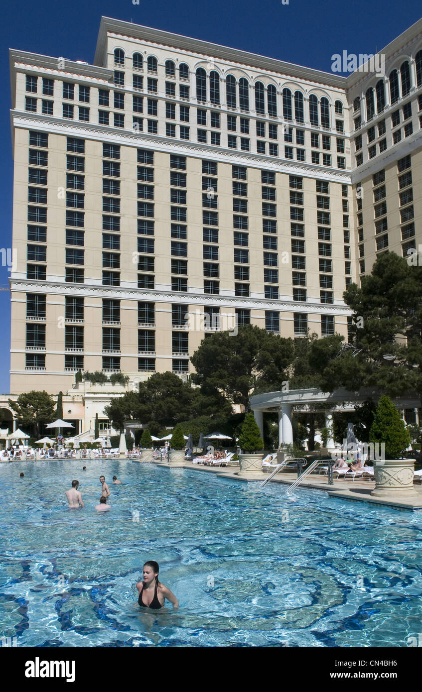 Bellagio pool hi-res stock photography and images - Alamy