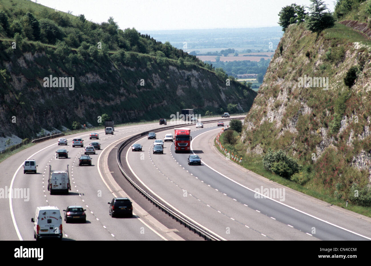 Cars m40 motorway hi-res stock photography and images - Alamy