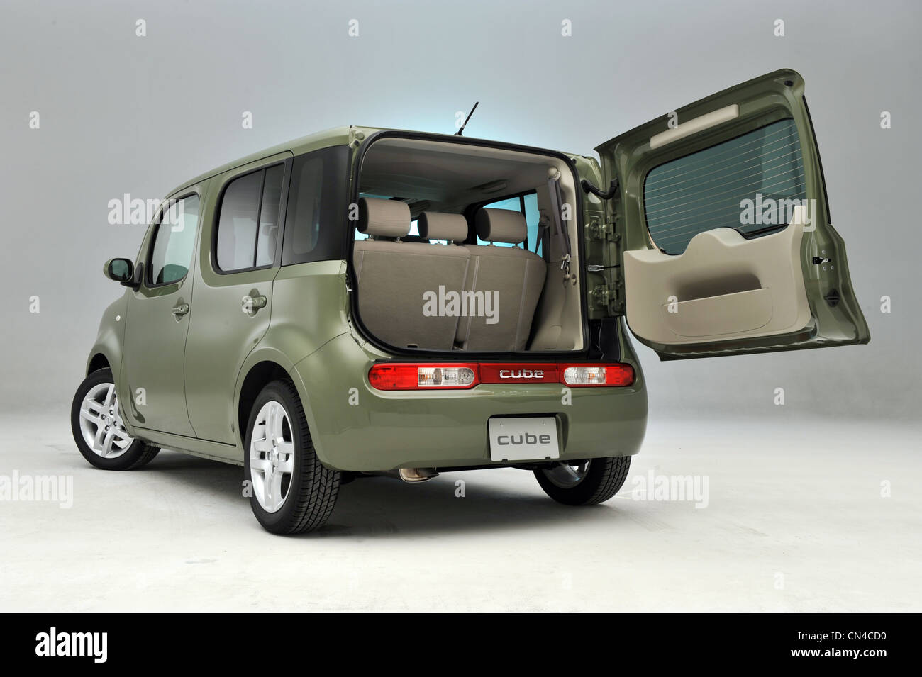 The open cube hi-res stock photography and images - Alamy