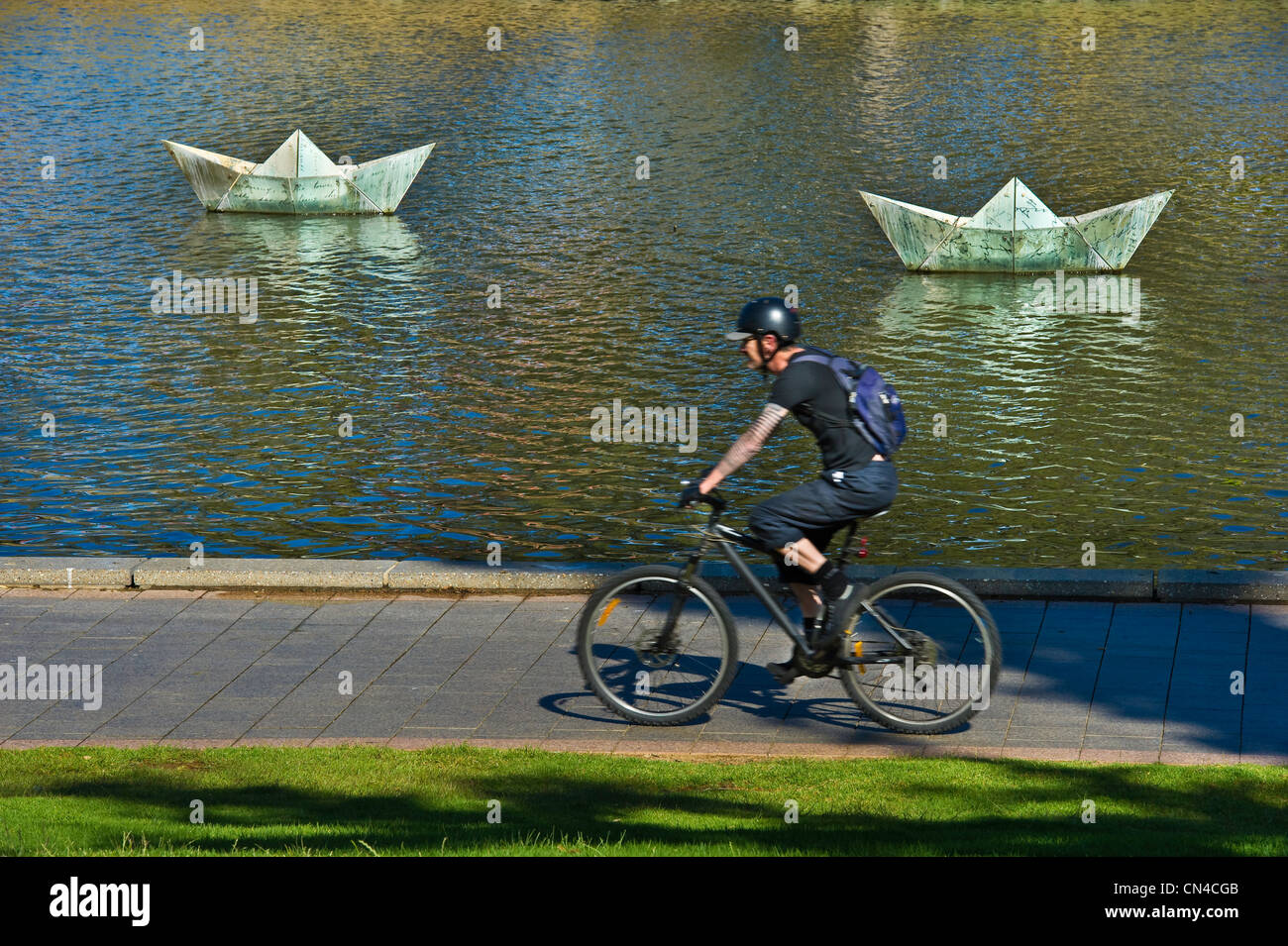 Rowing sculpture hi-res stock photography and images - Alamy