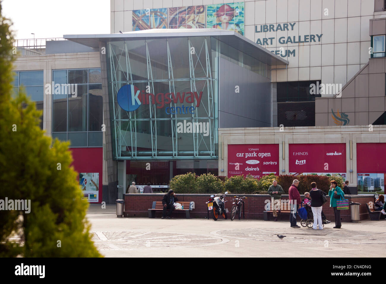 Shopping center and library hi-res stock photography and images - Alamy