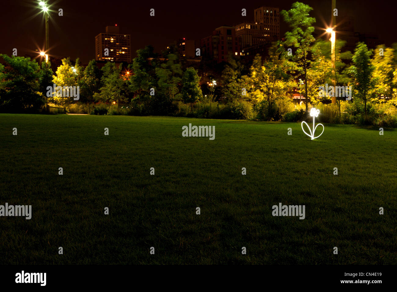 Night time in city park hi-res stock photography and images - Alamy