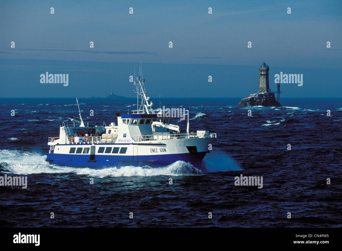 Pointe du raz boat hi-res stock photography and images - Alamy