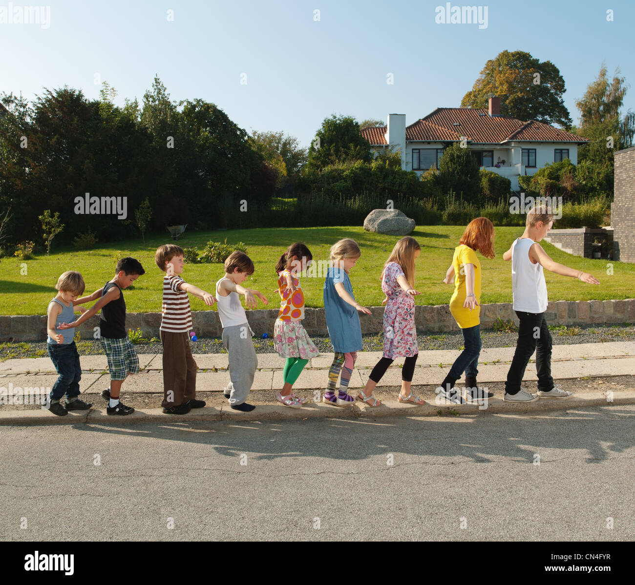 White kerb outdoors hi-res stock photography and images - Alamy