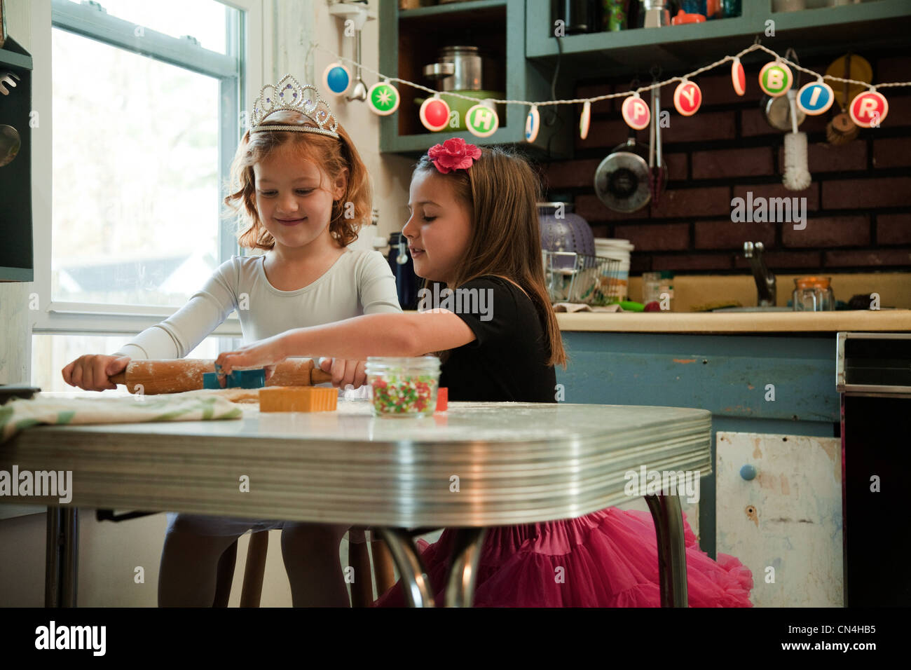 Girl tiara togetherness two hi-res stock photography and images - Alamy