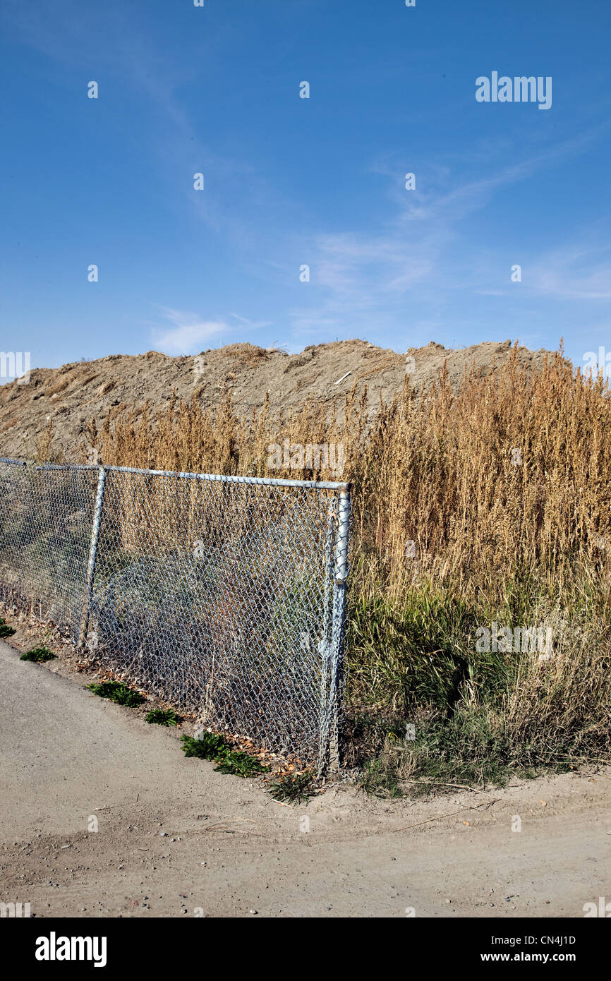 Damaged Chain Link Fence Stock Photos & Damaged Chain Link Fence Stock ...