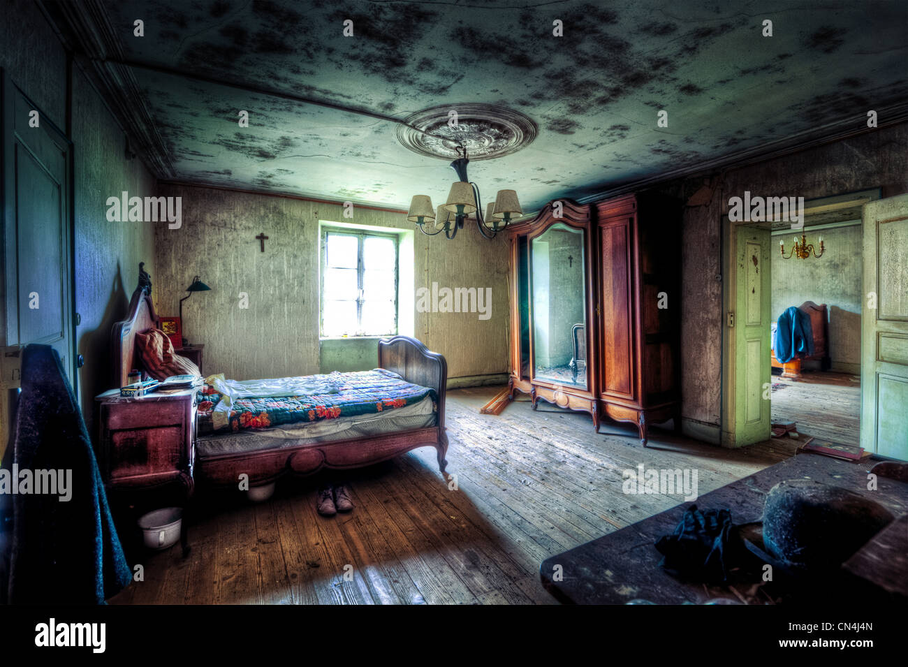 Old Dilapidated House Stock Photos & Old Dilapidated House Stock Images ...