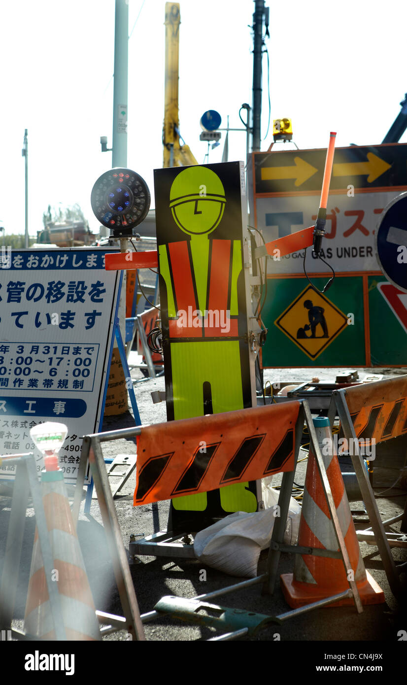 Japan, Tokyo, feature: the Palace of Tokyo, the city under construction ...