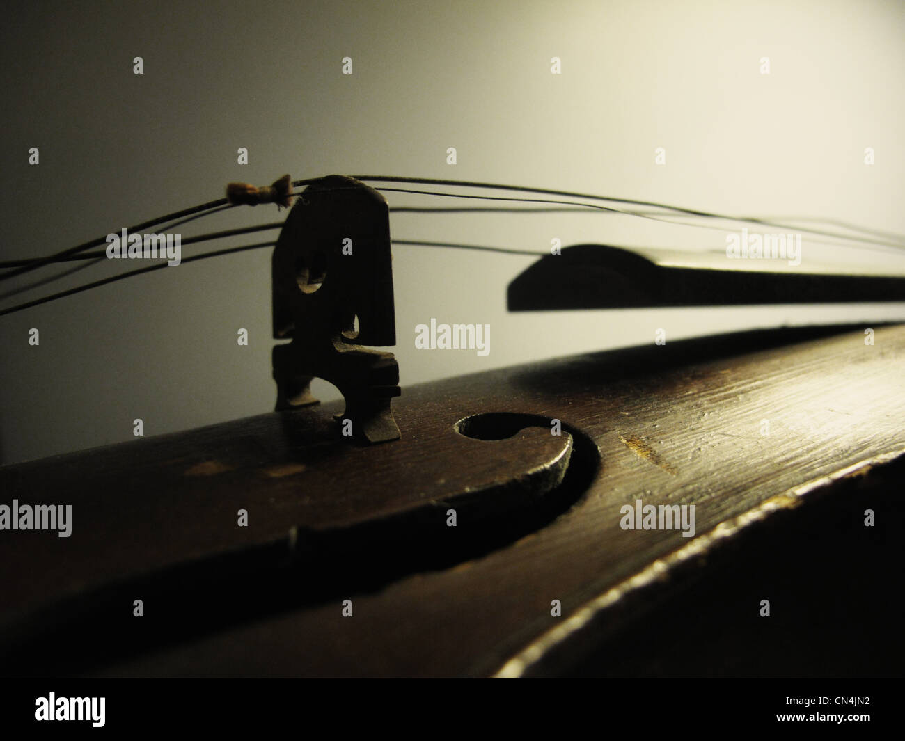 Old antique violin hi-res stock photography and images - Alamy