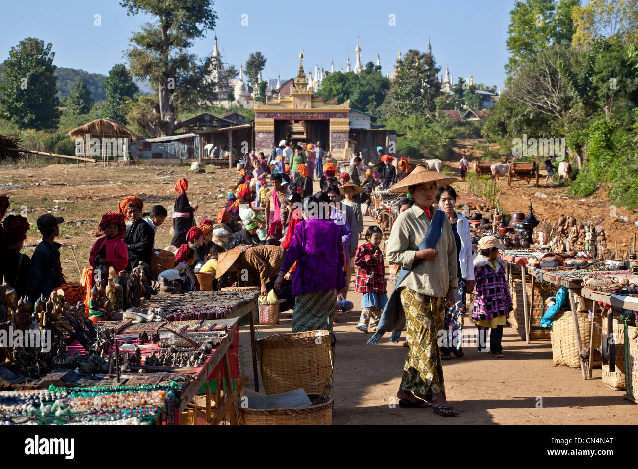 Thaung Tho Kyaung market, Inle Lake, Burma (Myanmar Stock Photo - Alamy