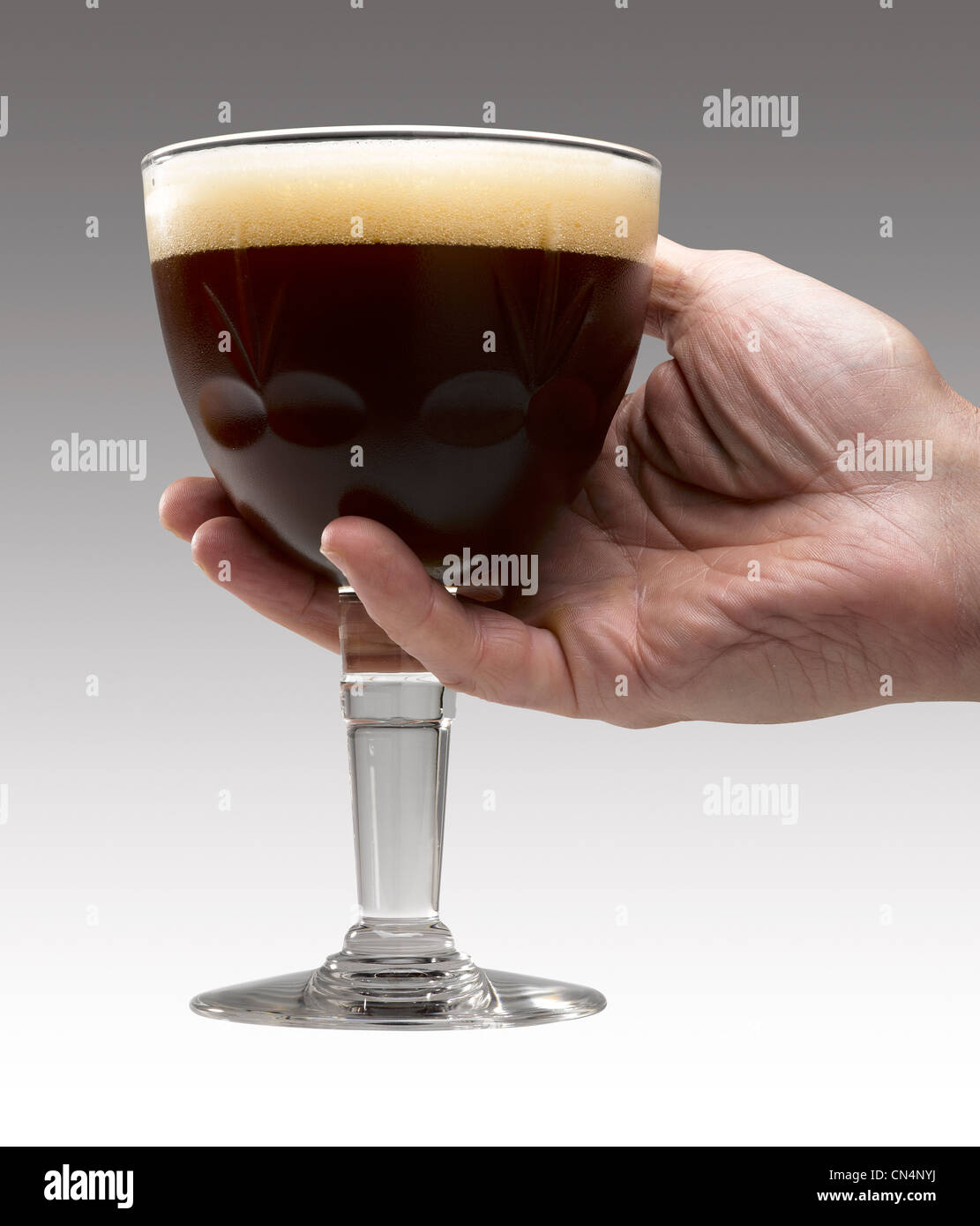 Holding beer glas hi-res stock photography and images - Alamy
