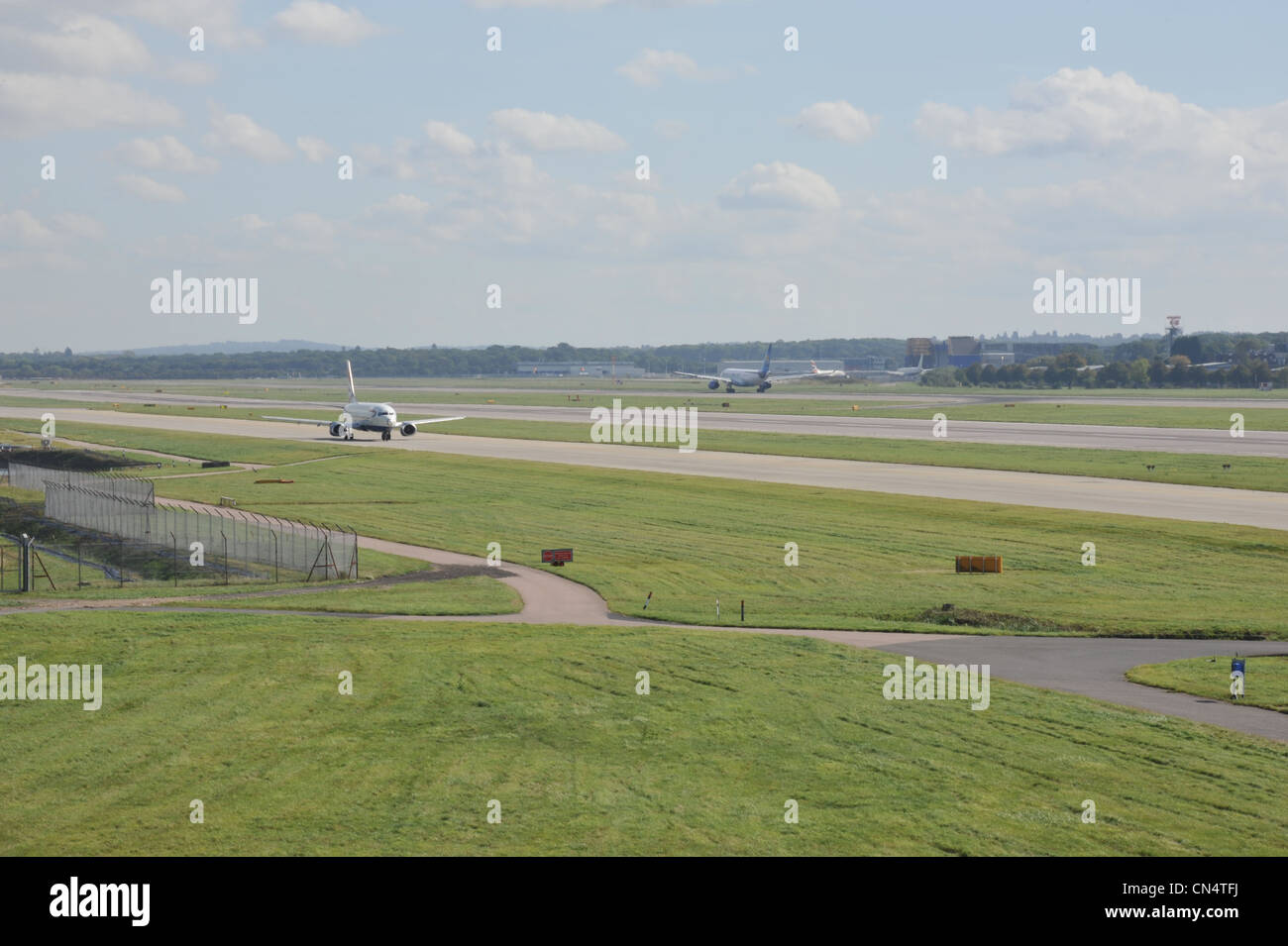 Gatwick Airport Runway Stock Photo - Alamy