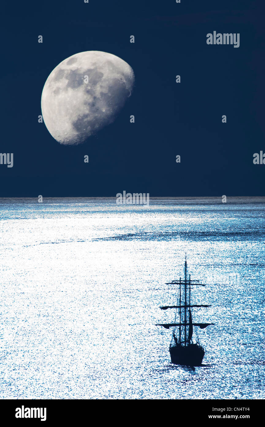 Silver moon ship hi-res stock photography and images - Alamy