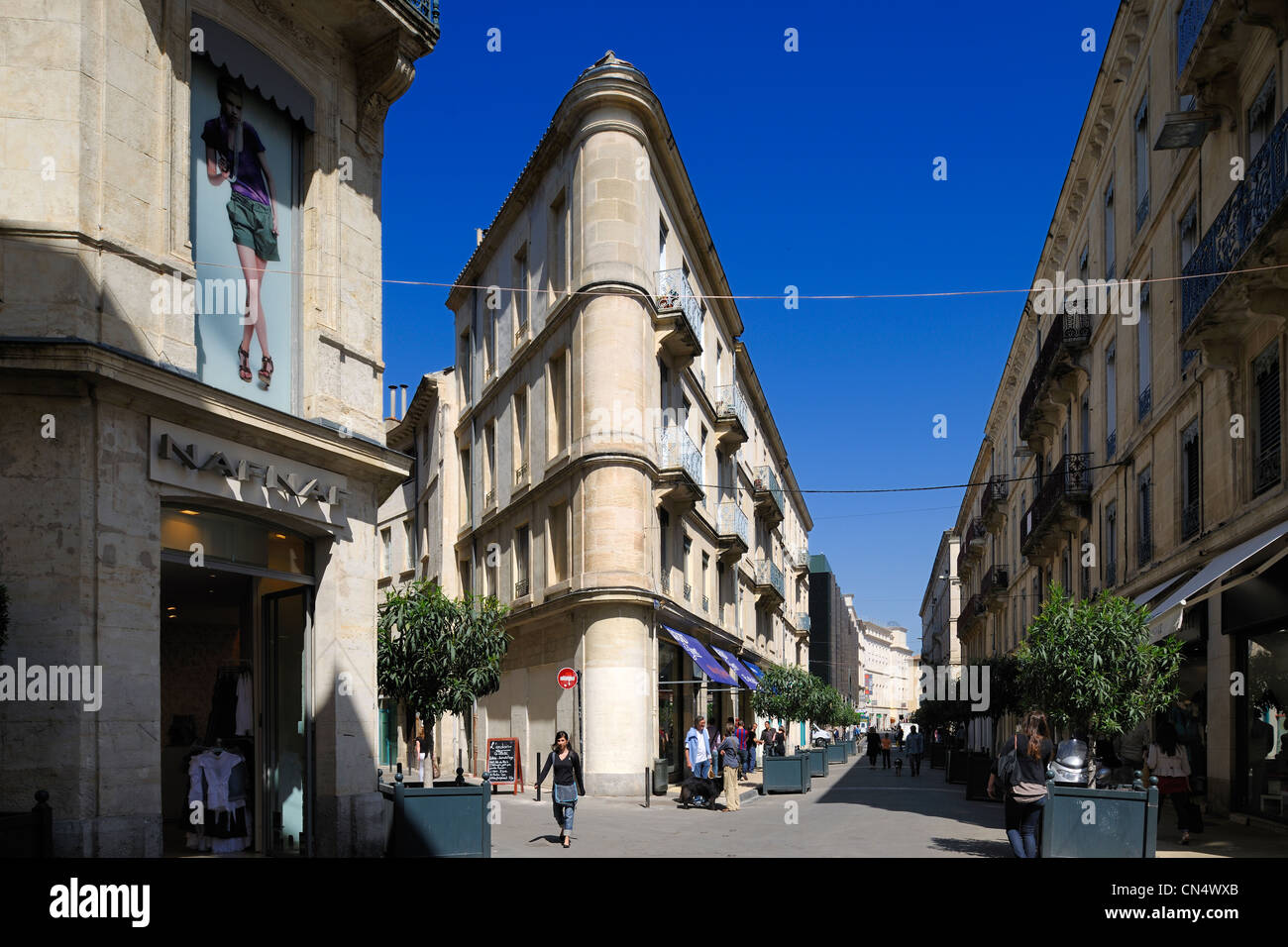 Nimes france street hi-res stock photography and images - Alamy