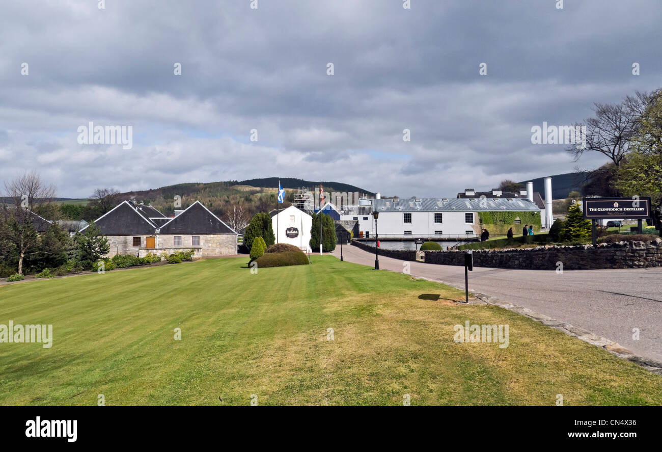 Glenfiddich Whisky Distillery in Dufftown Moray Scotland Stock Photo ...
