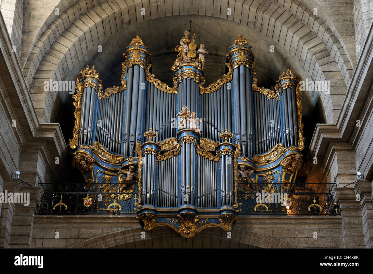 Organ case hi-res stock photography and images - Alamy