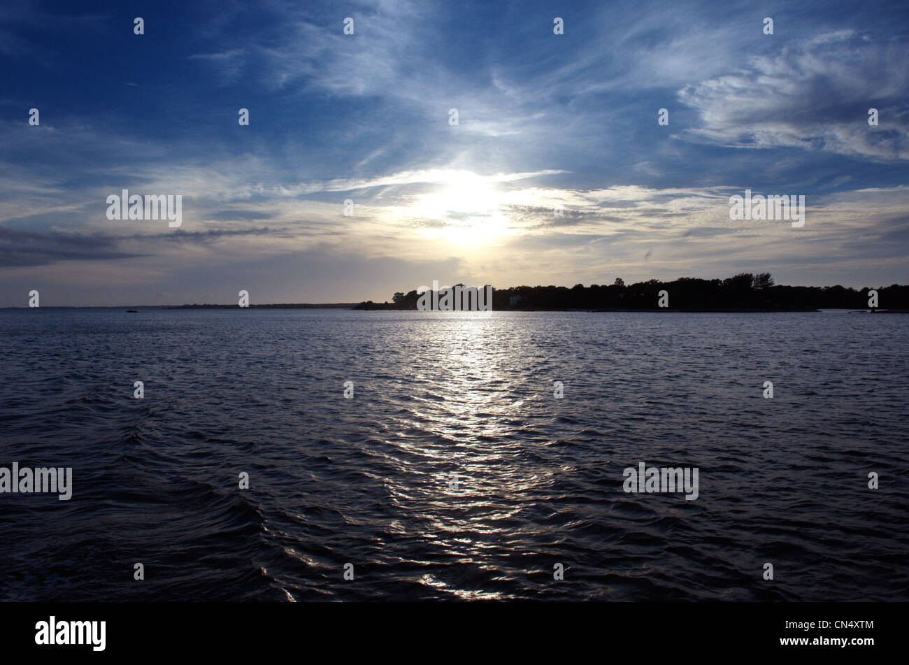 Sunset over water ocean hi-res stock photography and images - Alamy