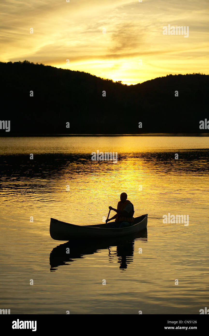 Silhouette of canoeist hi-res stock photography and images - Alamy