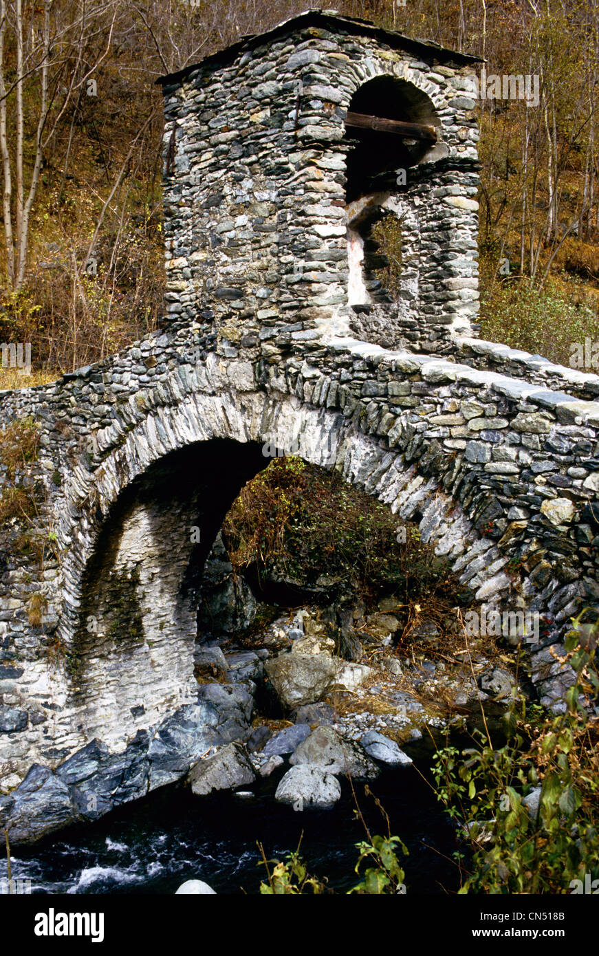 Rustic stone bridge spans hi-res stock photography and images - Alamy
