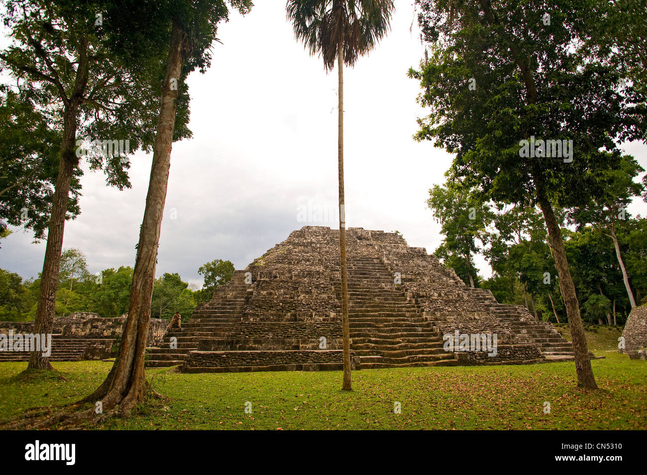 A Mayan temple at Yaxha Stock Photo - Alamy