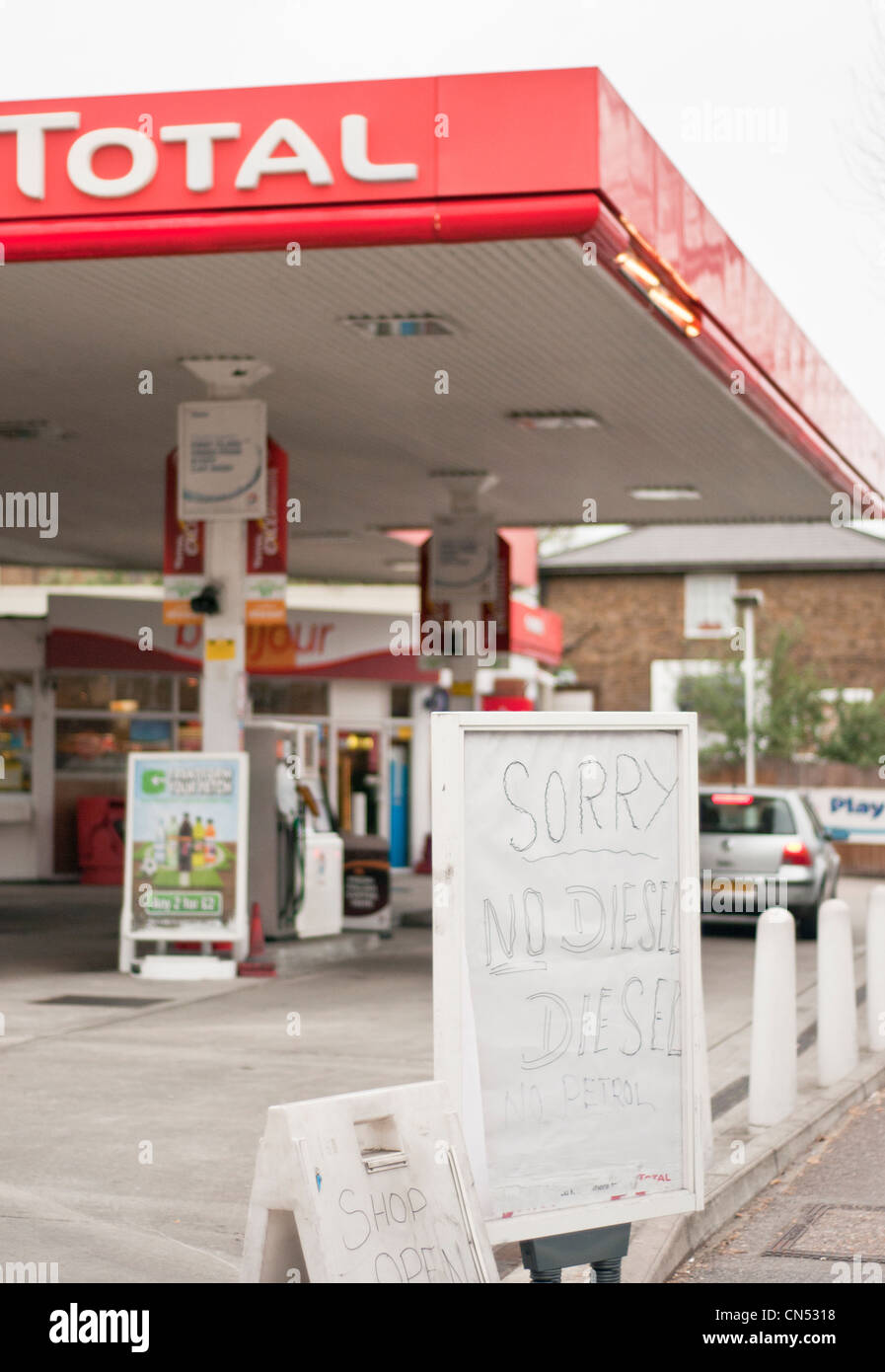 Run out of petrol hi-res stock photography and images - Alamy