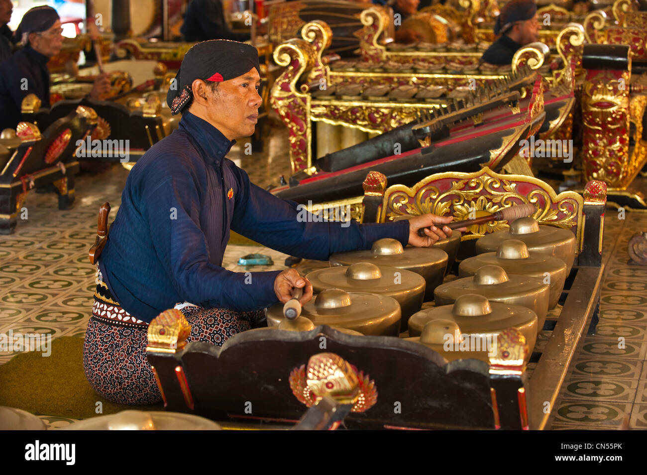 Indonesia, Java, Yogyakarta Region, Yogyakarta, Kraton, sultan palace, gamelan player Stock ...