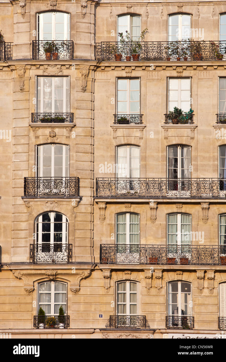 France, Paris, Haussmann building type facade on the Ile St Louis Stock ...