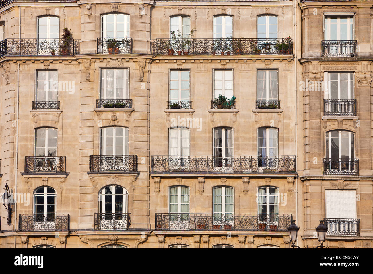 France, Paris, Haussmann building type facade on the Ile St Louis Stock ...